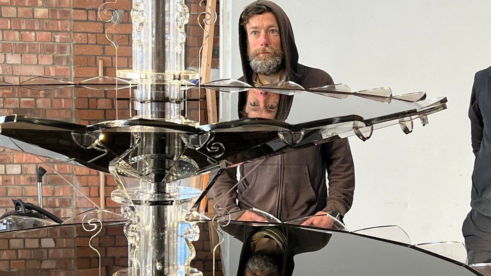 Luke Jerram oil fountain sculpture to show our dependency on oil - BBC News