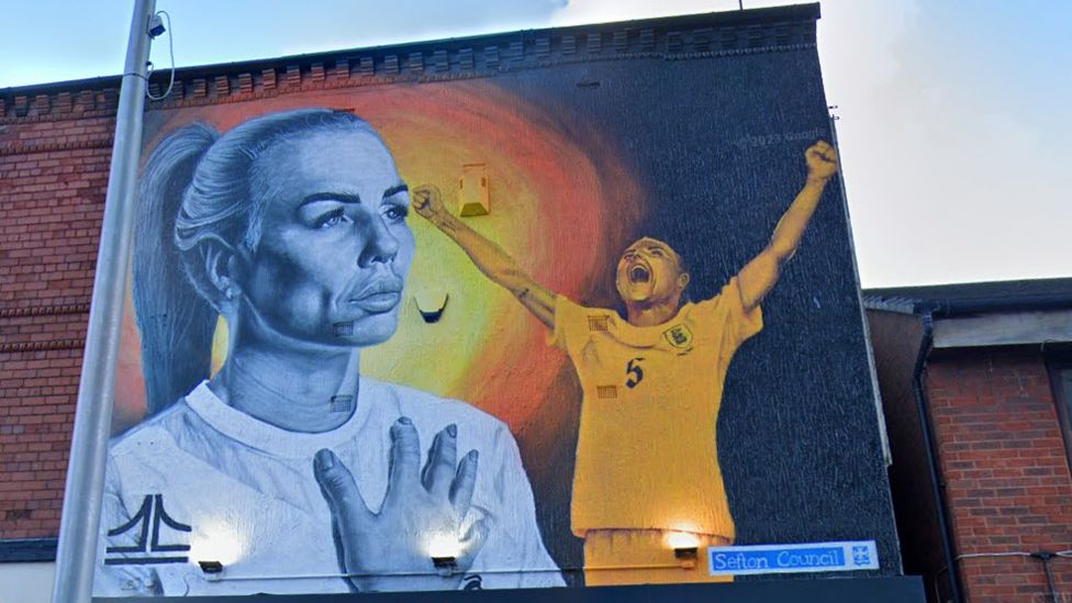 Lioness Alex Greenwood awarded Freedom of the Borough of Sefton - BBC News