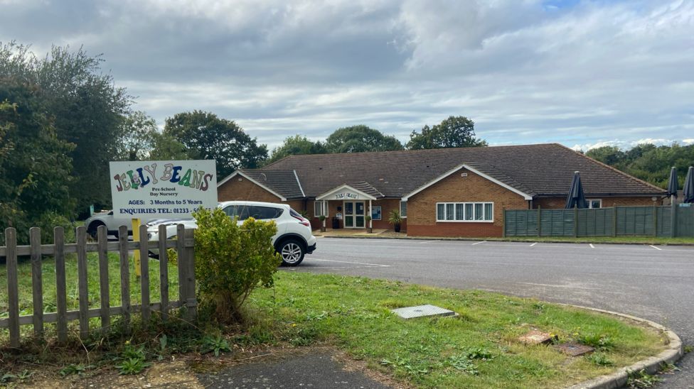 Oliver Steeper: Ashford baby given 'poor' first aid after choking - BBC ...