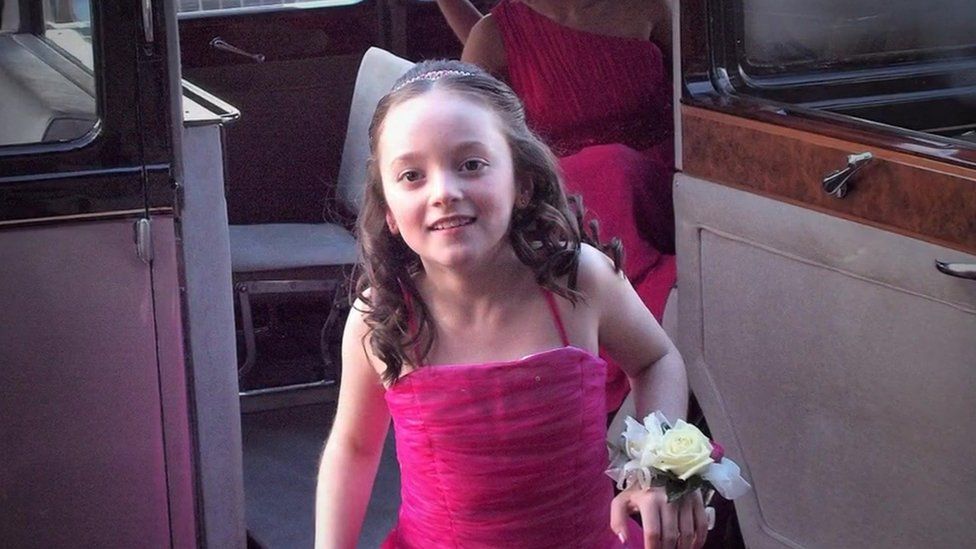 Megan Lee: Parents warn of allergen danger after takeaway death - BBC News