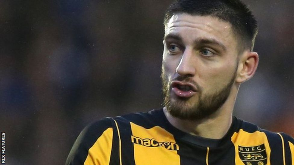 Jake Cassidy: Stevenage sign Maidenhead United striker - BBC Sport