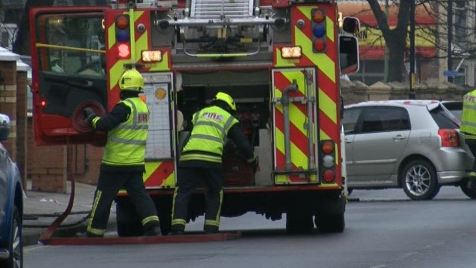 Marton Road in Middlesbrough shut over gas explosion fears - BBC News