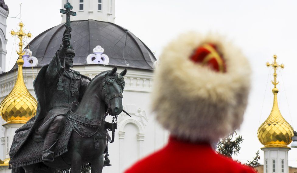 Artist makes 'bloody stake' memorial to Ivan the Terrible - BBC News