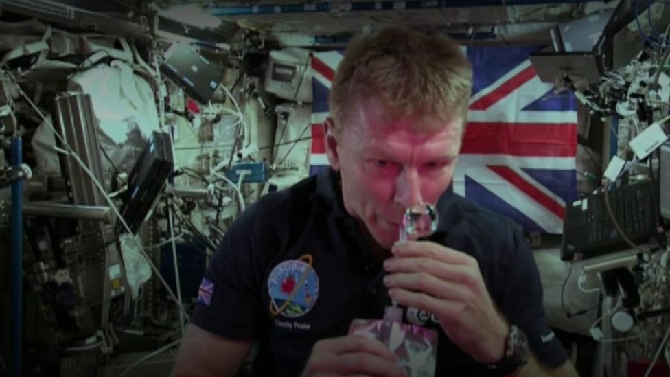 Tim Peake's spacecraft 'lands' at National Museum Cardiff - BBC News