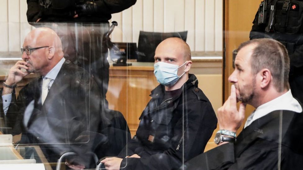 Halle synagogue attack: Germany far-right gunman jailed for life - BBC News
