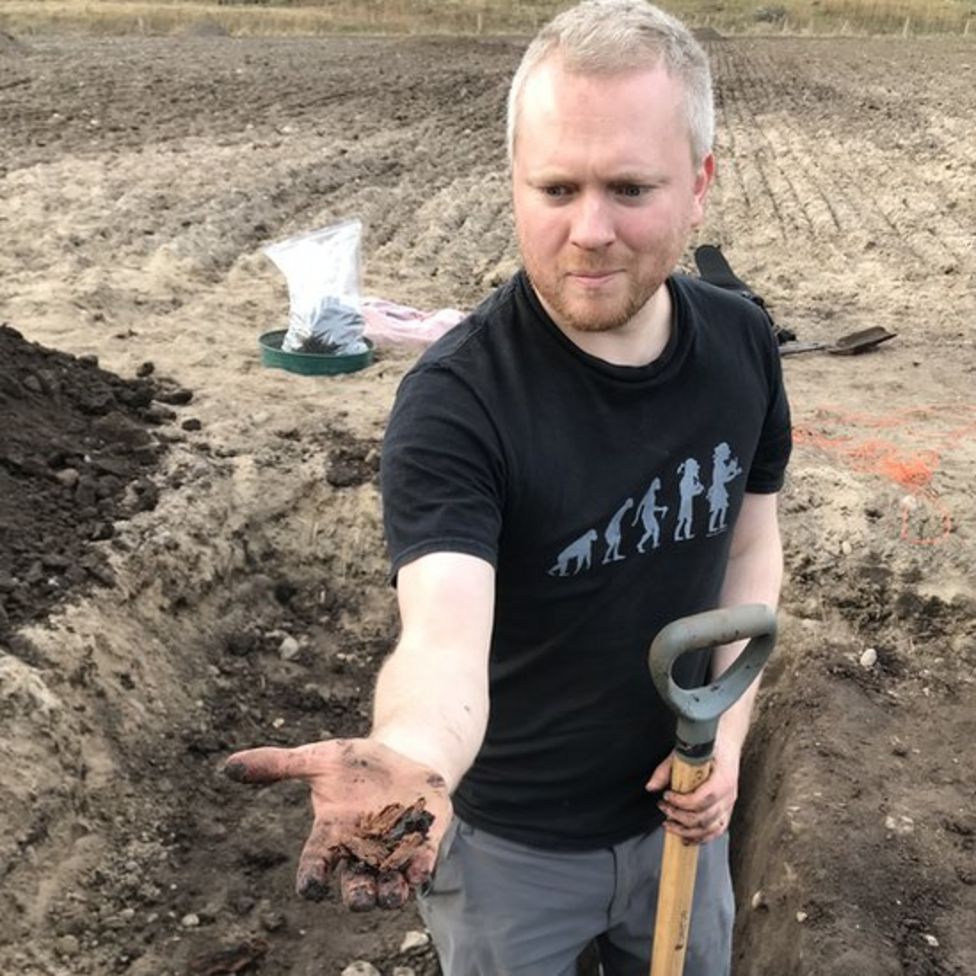 Dig at one of Scotland's largest hunter-gatherer site - BBC News