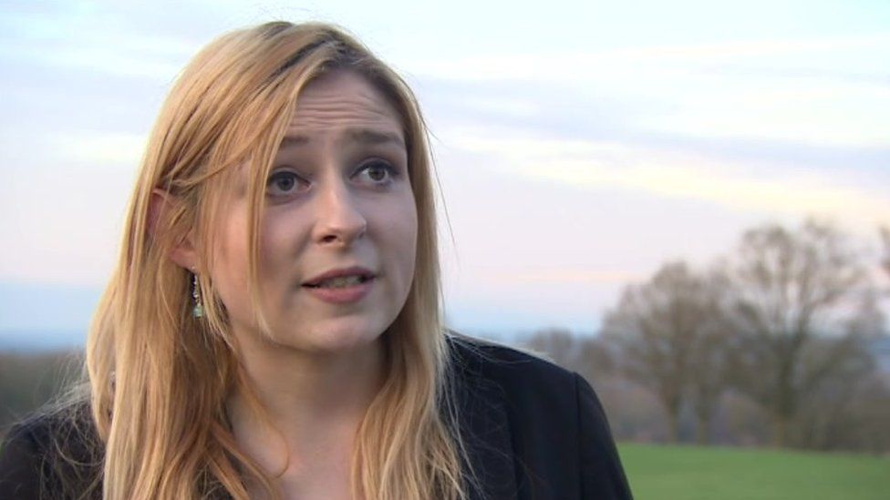 Thames Valley Police staff commended after four-death crash - BBC News