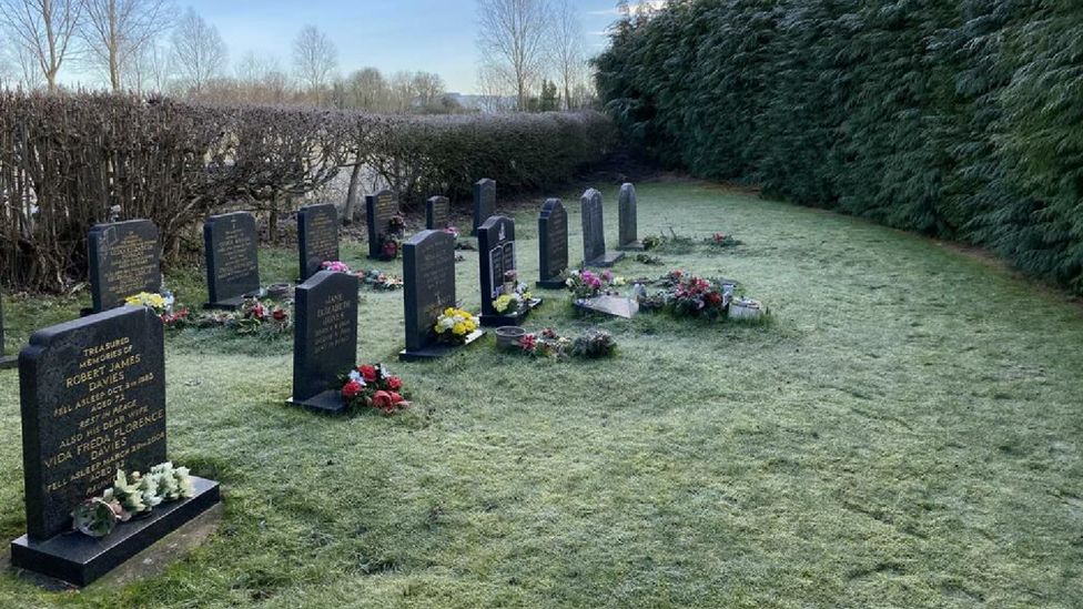 Chapel with operational graveyard to be sold at auction - BBC News