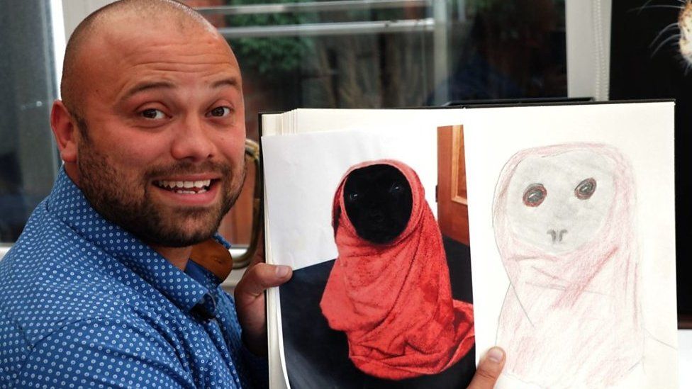 'Pretty terrible' pet pictures sold for Taunton charity - BBC News