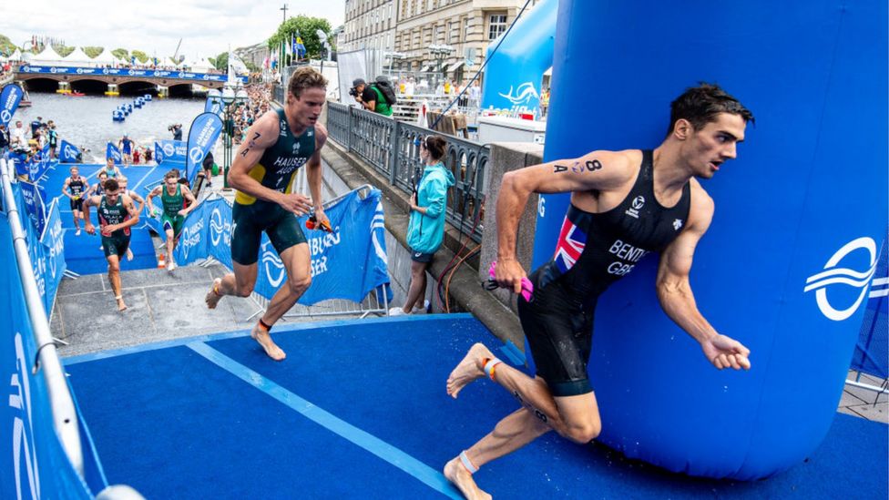 World Triathlon: Championships in Sunderland for first time - BBC News