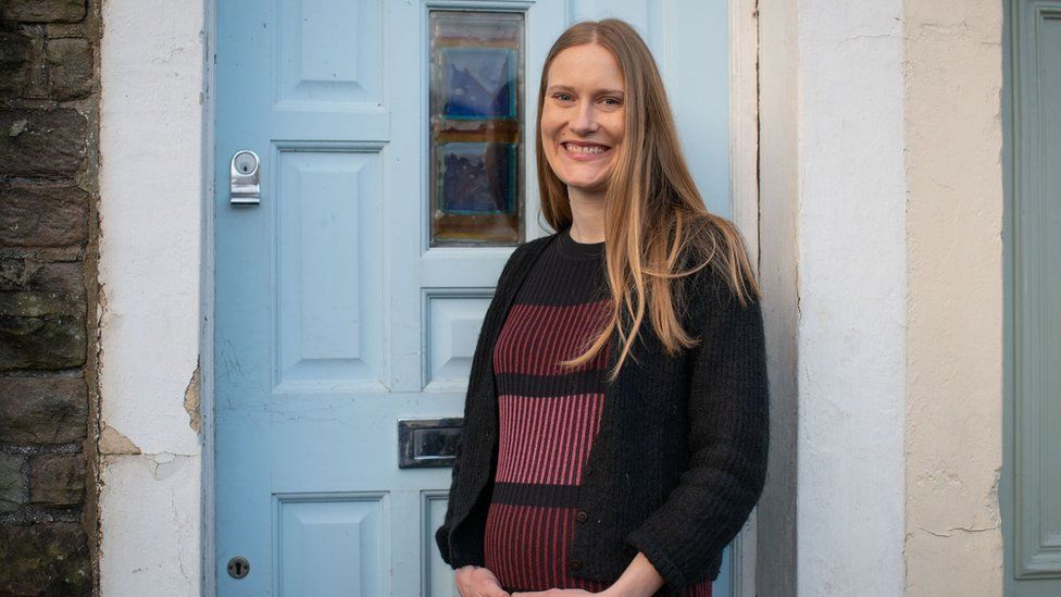 Bristol lockdown baby boom street welcomes first arrival - BBC News