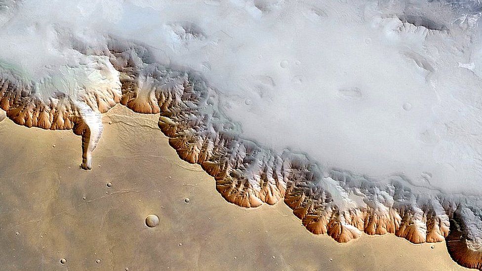 Hubble takes super-snap of Mars - BBC News
