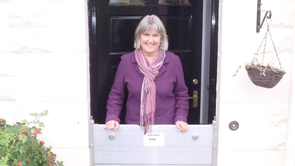 Storm Frank flood barriers in place in Peebles - BBC News