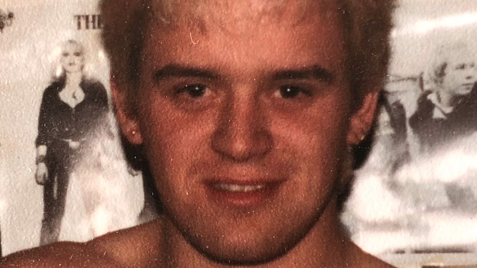 Blood scandal relatives accuse PM of platitudes - BBC News