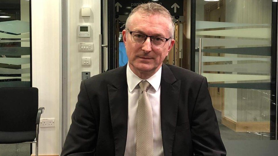 Coronavirus: Young people going to A&E down 60% - BBC News