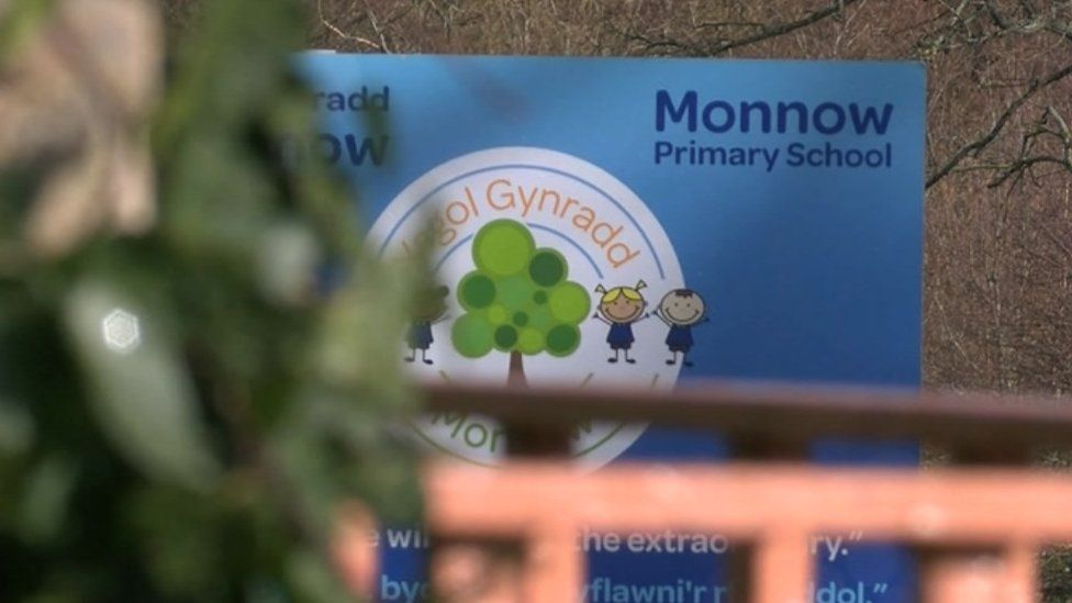 Fears of rats getting into Newport primary school - BBC News