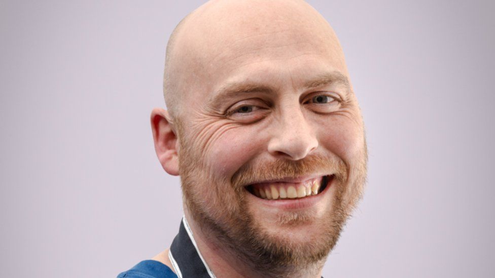 Lipstick index: Do shoppers turn to low-cost luxuries in a recession ...