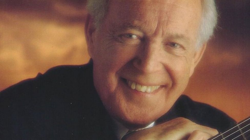 In pictures: Val Doonican - BBC News
