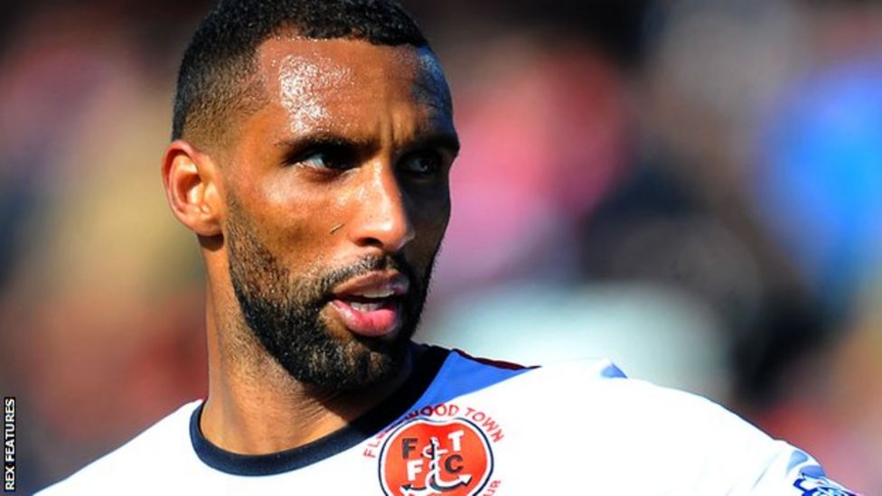 Nathan Pond: Fleetwood Town captain signs new contract - BBC Sport