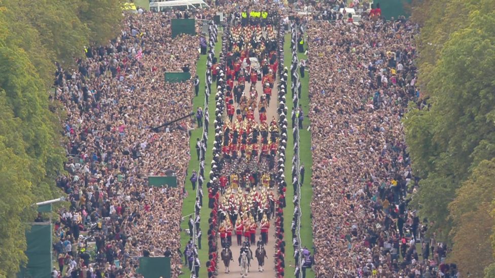 People gather in Guernsey for Queen's funeral - BBC News