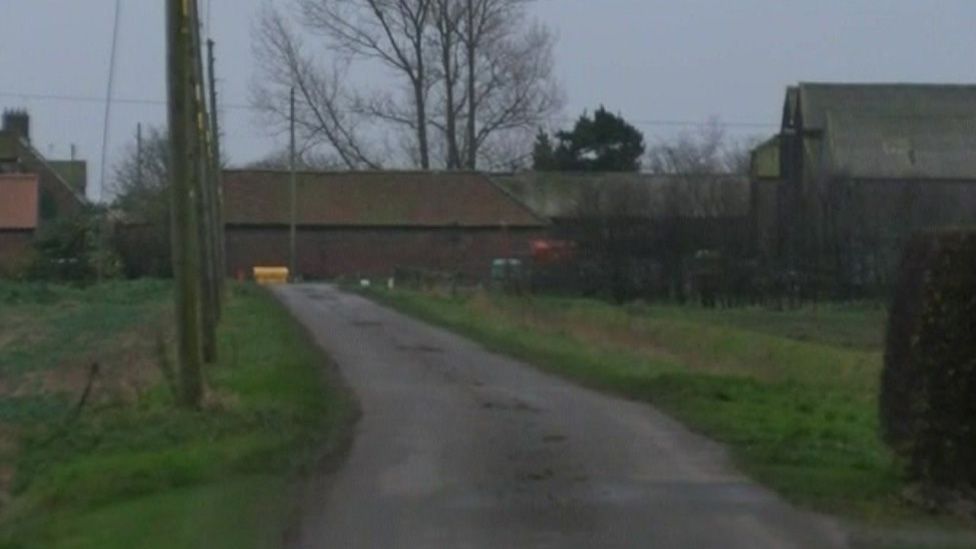 Accidental death verdict in Sunk Island farm slurry pit drowning - BBC News