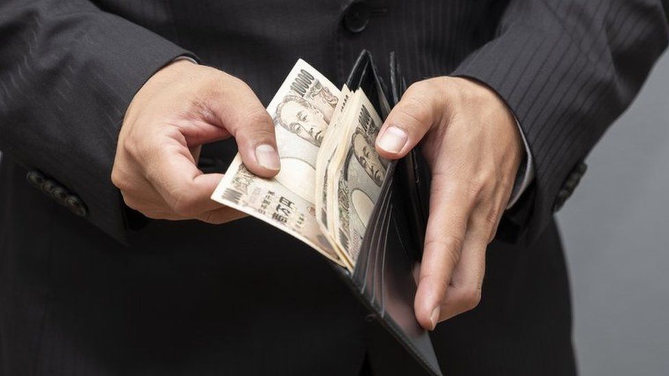 Gambler to pay back Japanese Covid-19 fund he spent - BBC News