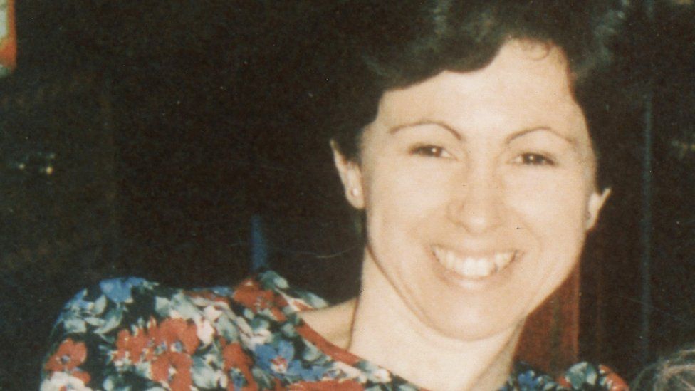 Lyn Bryant: New leads in 25-year-old murder case of Cornish mum - BBC News