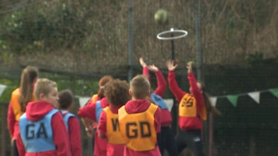 Boys banned from playing netball at Urdd sports festival - BBC News