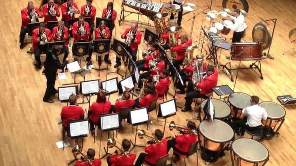 Dyfodol bandiau pres Cymru - BBC Cymru Fyw