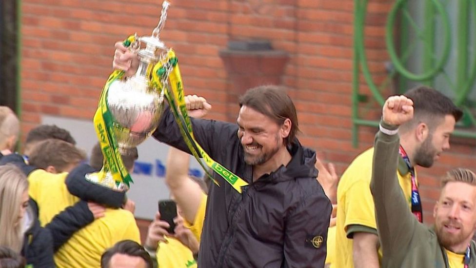 Norwich City fans stage open-top bus parade in Dubai - BBC News