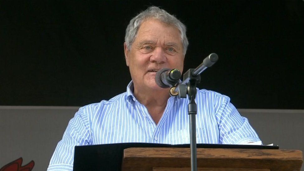 Geraint Thomas: Hero's homecoming for Tour de France winner - BBC News