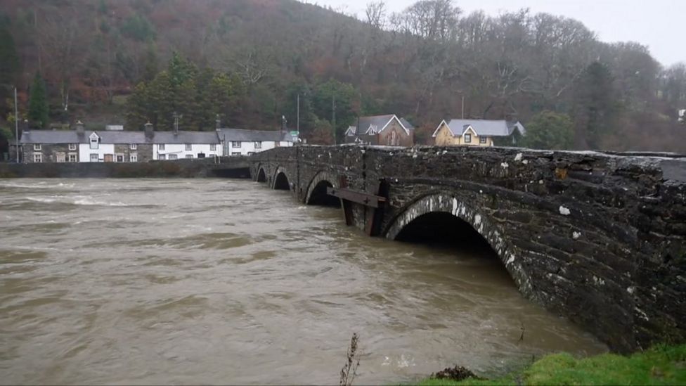 Weather: Floods in Wales cause power cuts and train delays - BBC News