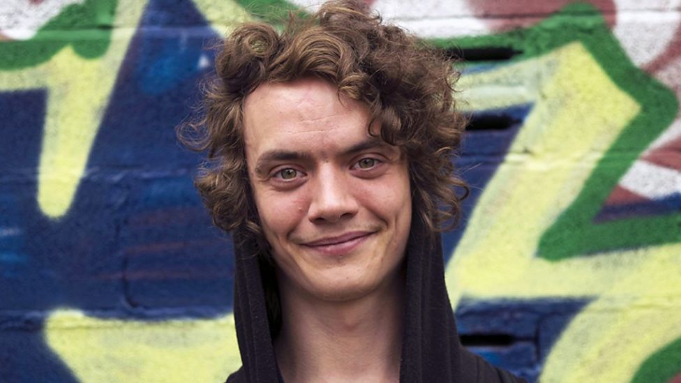 The transhumanists who are 'upgrading' their bodies - BBC News