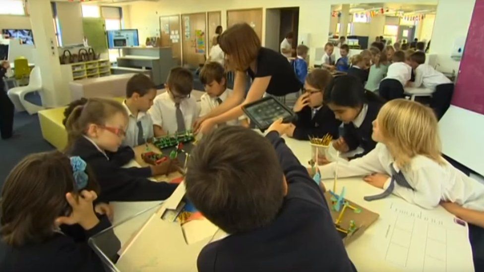 Portland academy school: Delays causing 'financial pressures' - BBC News