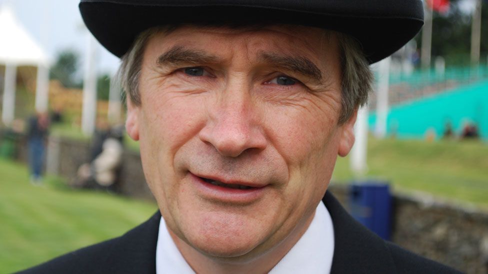 Drop mandatory oath of allegiance to Queen for new MHKs, says Mec ...