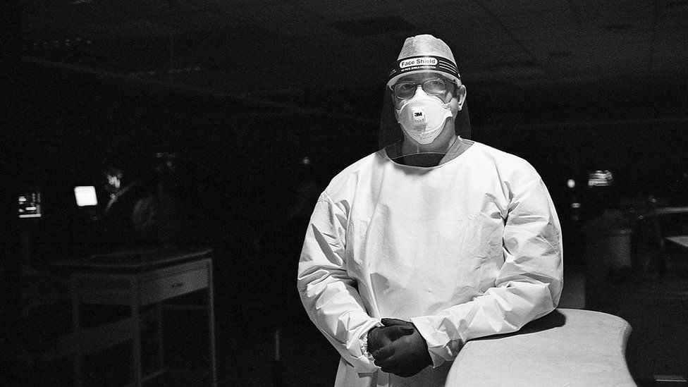 Covid in Scotland: An intensive care night shift 10 months on - BBC News