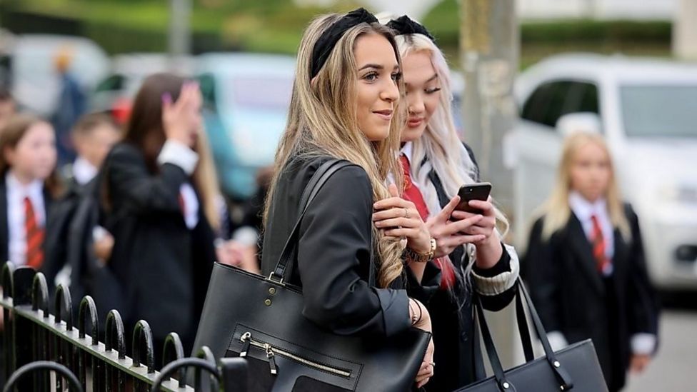 Friskney boy, 10, returns to school after mask row - BBC News