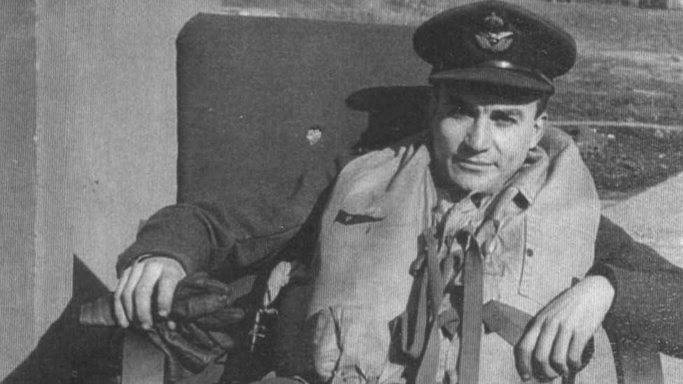 Battle of Britain veteran Terry Clark dies aged 101 - BBC News