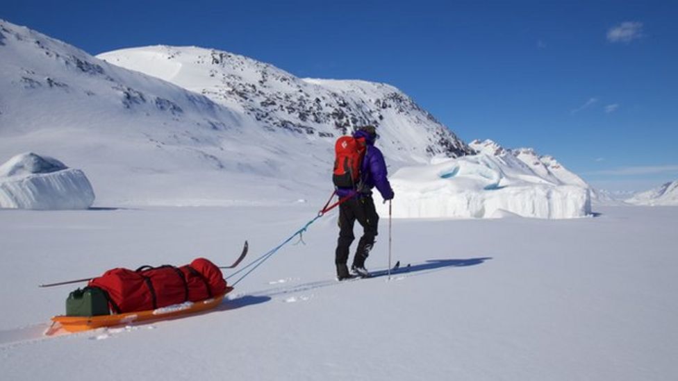 Luke Robertson begins South Pole record attempt - BBC News