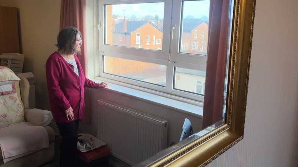 Sadness as residents forced out of Leamington fire-risk flats - BBC News