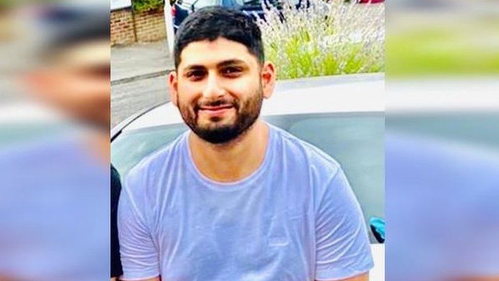 Tilehurst stabbing: Three in court over Raheem Hanif death - BBC News
