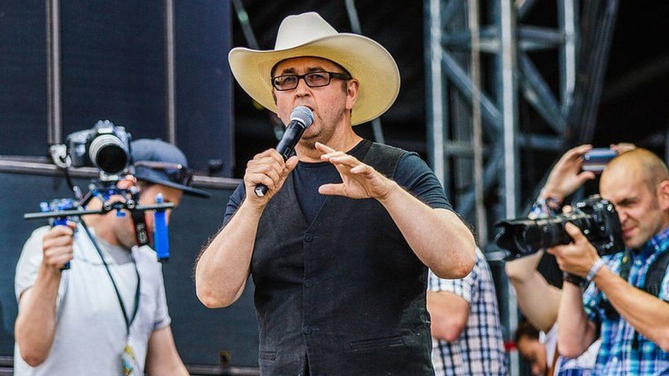 Coronavirus: Virtual Download Festival 'strange' experience - BBC News