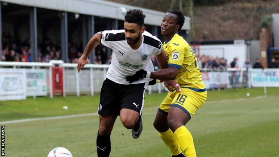 Courtney Richards: Torquay United midfielder signs new deal - BBC Sport