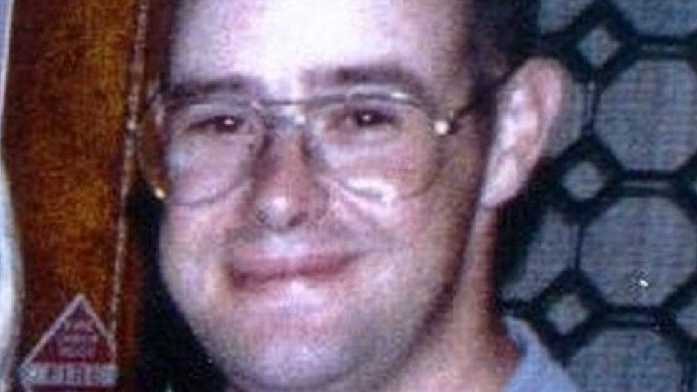 Bruce Gapper missing man case: Plea to trace housemates - BBC News