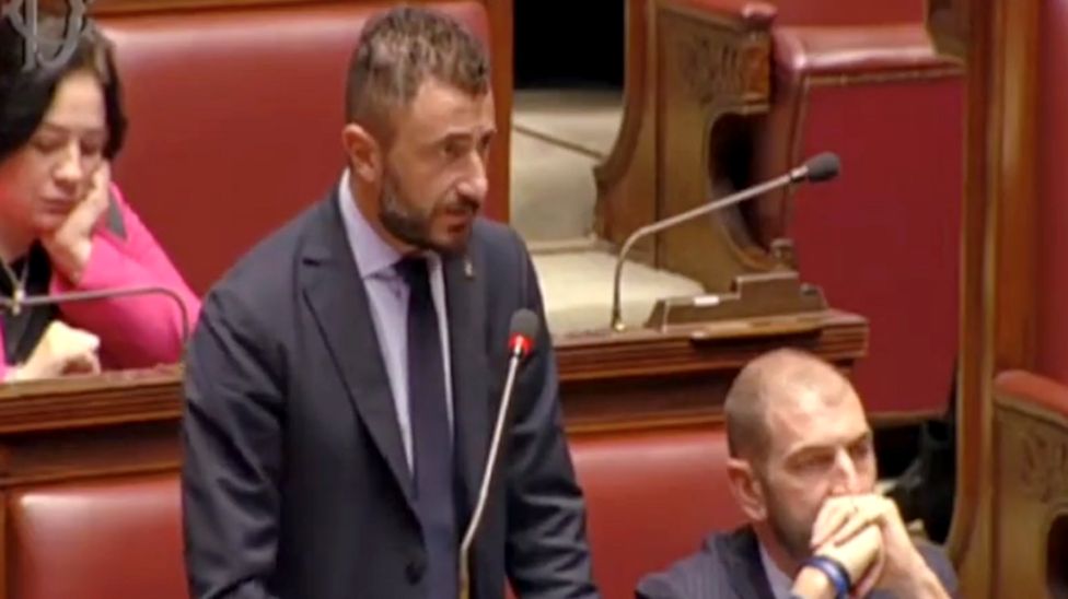 Italian fascist salute images spark political uproar - BBC News