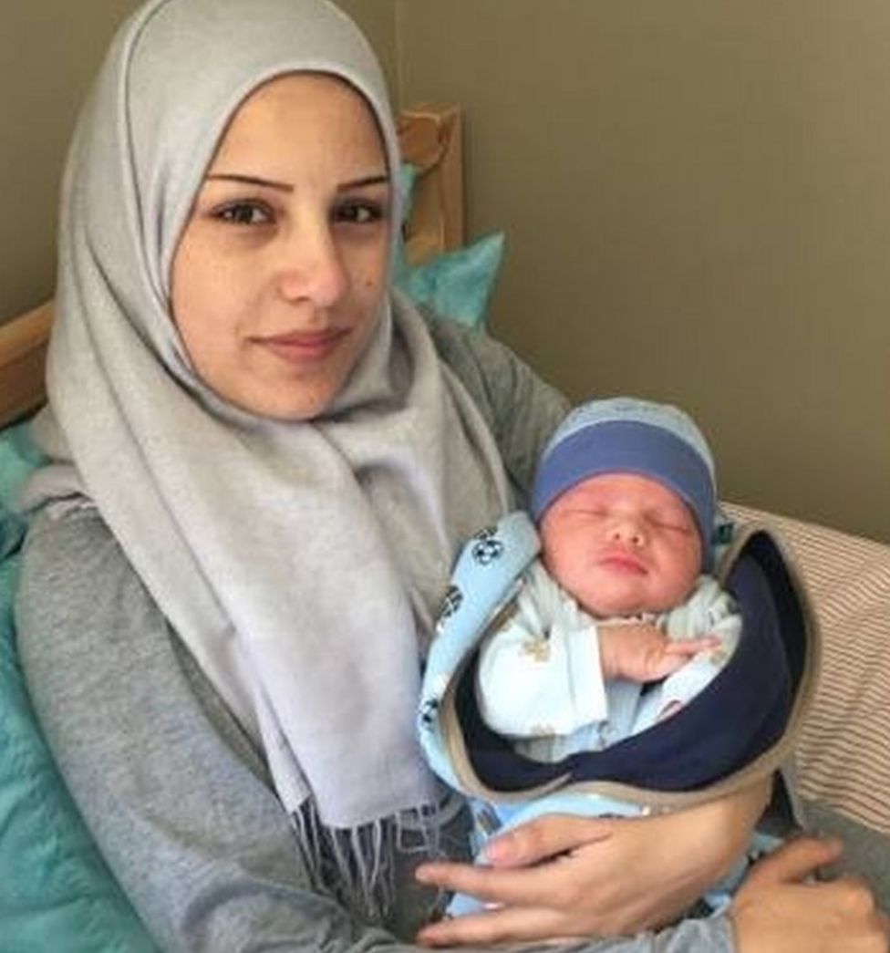 Syria refugees in Canada name their baby Justin Trudeau - BBC News
