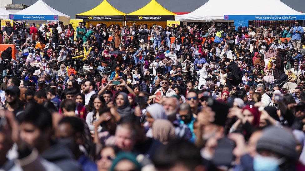 Thousands delight in London Eid in the Square celebrations - BBC News