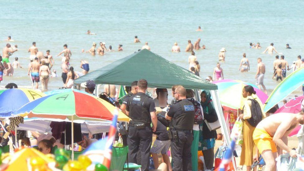 Margate brawl: Man arrested over fight on beach - BBC News