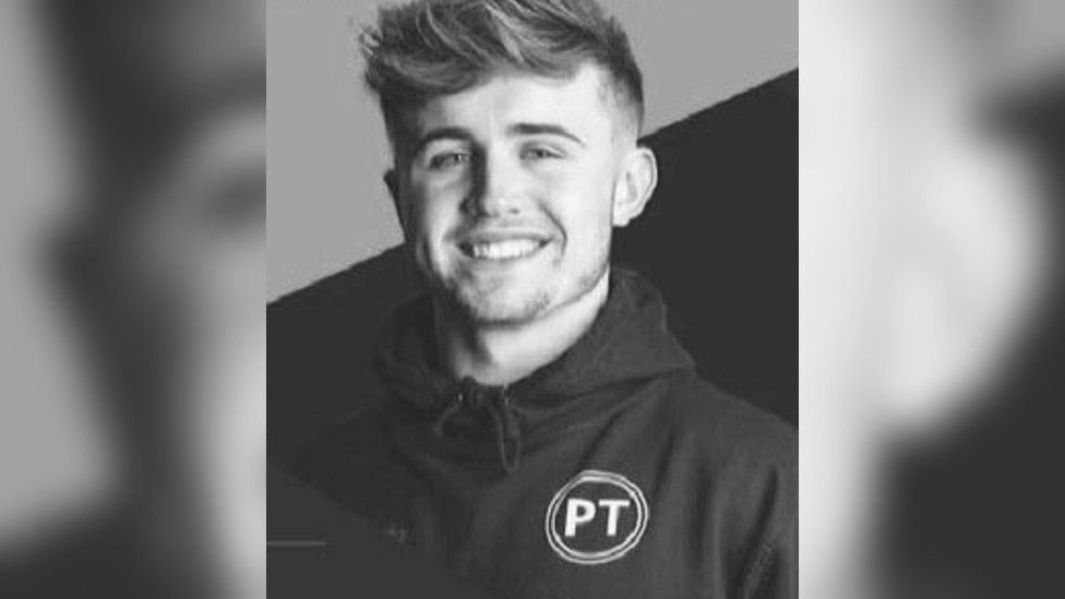 St Annes sea death: Tributes to man who died after rescue - BBC News