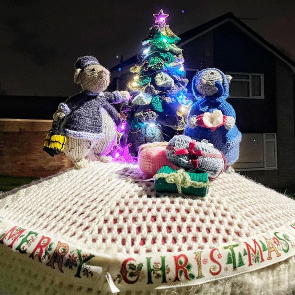 East Midlands Christmas postbox toppers on display - BBC News